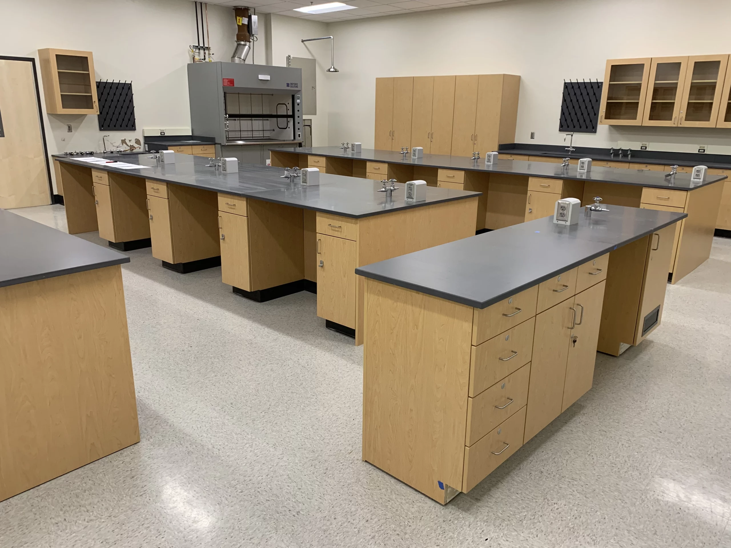 ChemTops | Laboratory Tops, Sinks & Pegboards